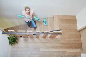 Hvor mye koster trappevask i Oslo? Se prisliste for trapperenhold